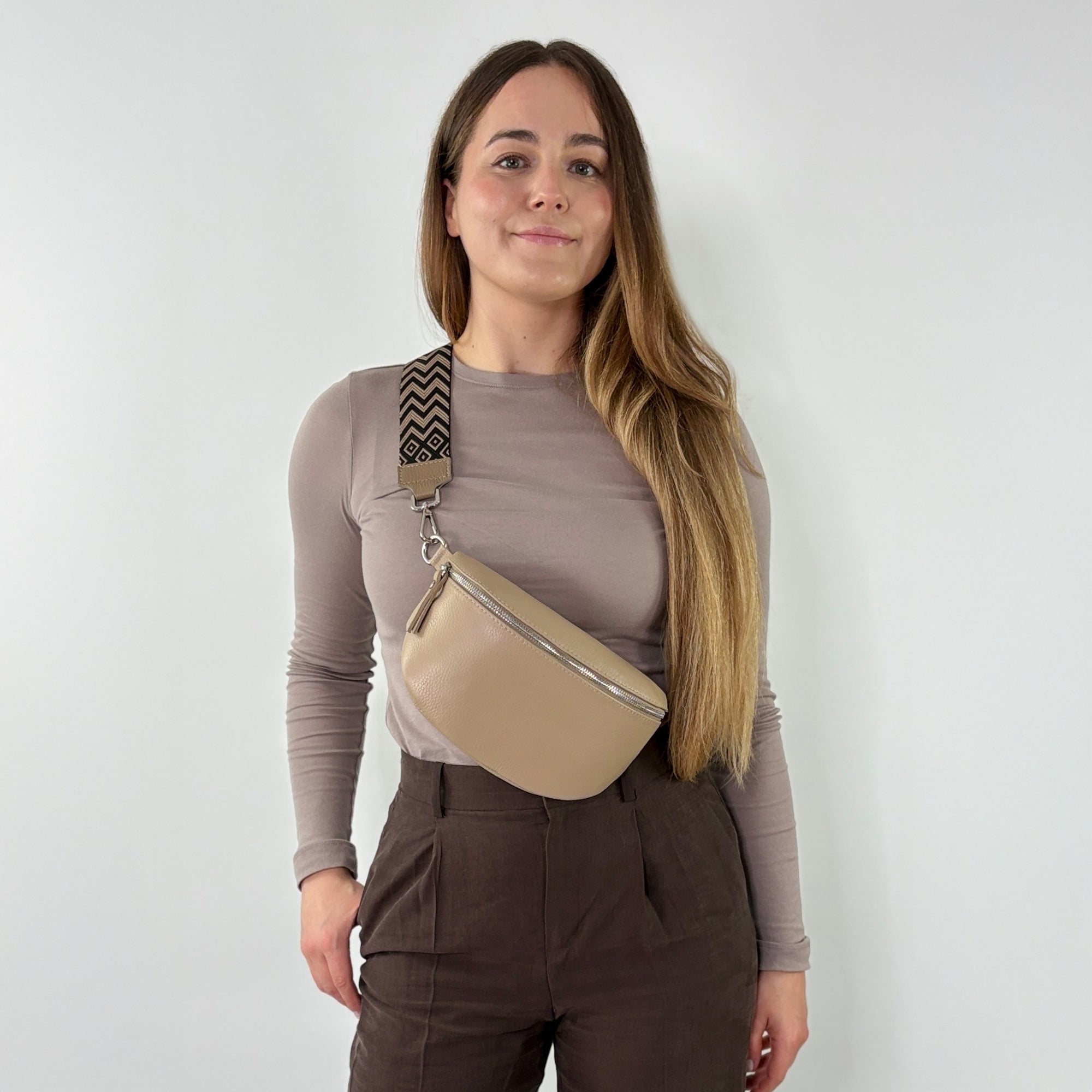 lePelou Damen Leder Bauchtasche beige mit wechselbarem Gurt