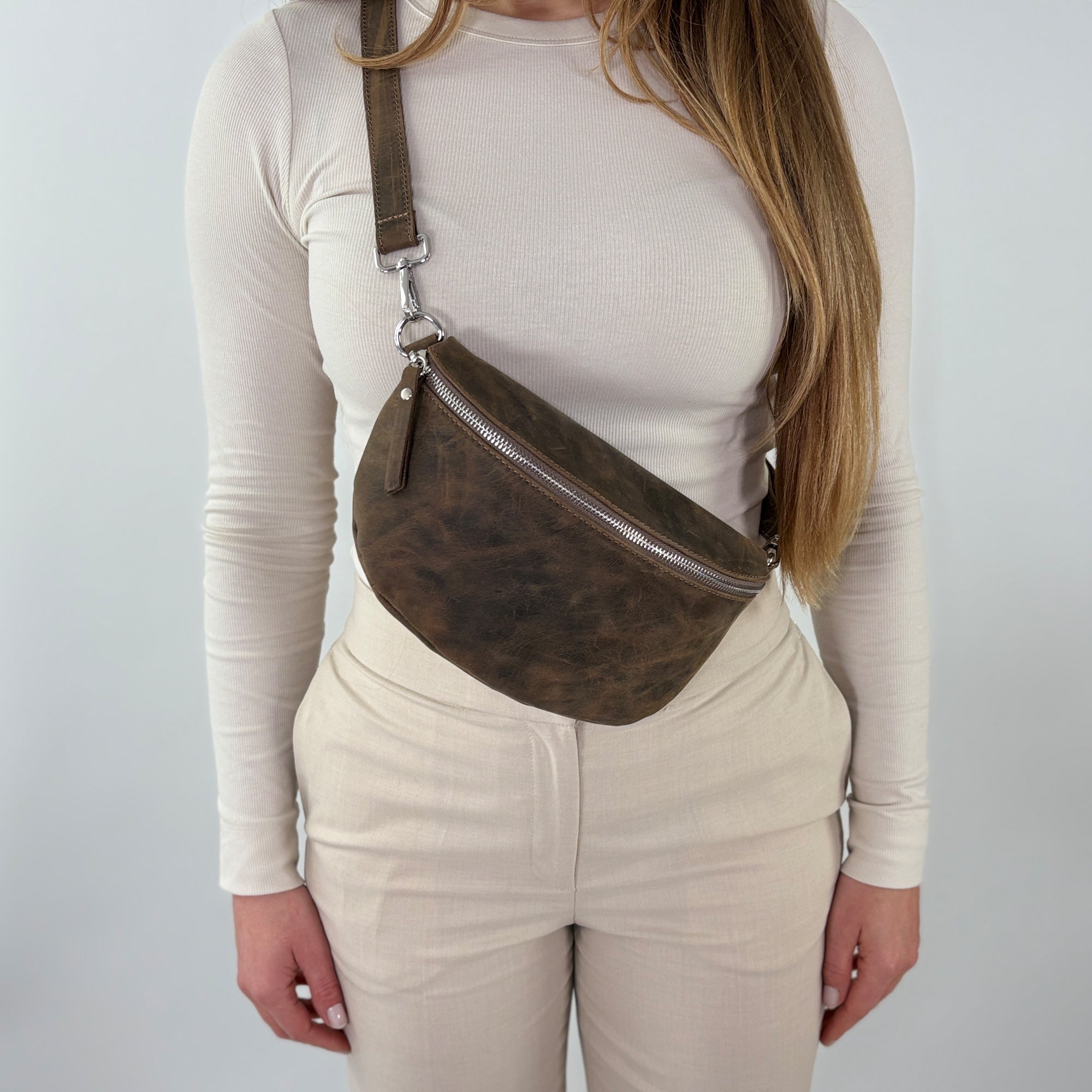 lePelou Damen Leder Bauchtasche beige mit wechselbarem Gurt