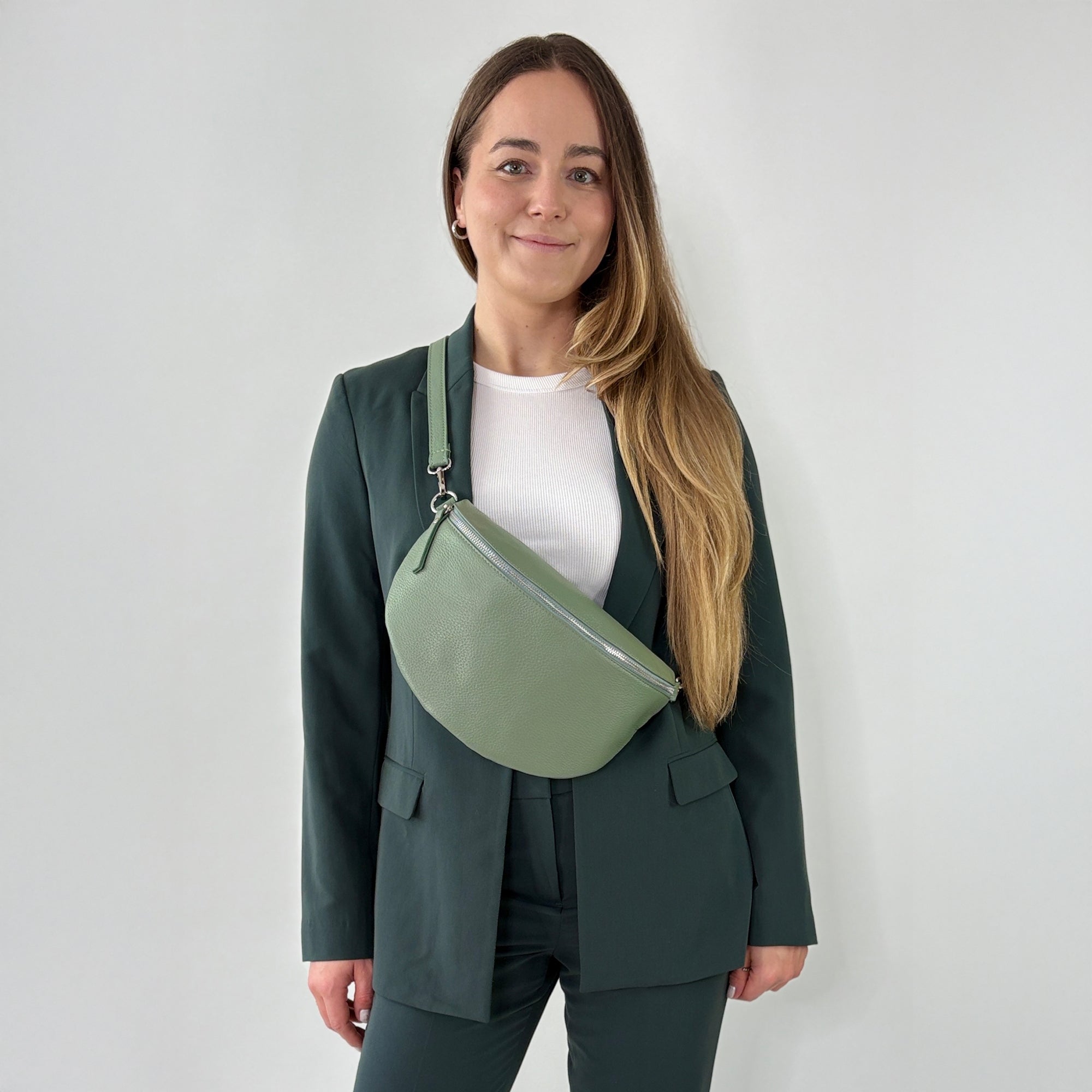 lePelou Damen Leder Bauchtasche mint grün mit wechselbarem Gurt