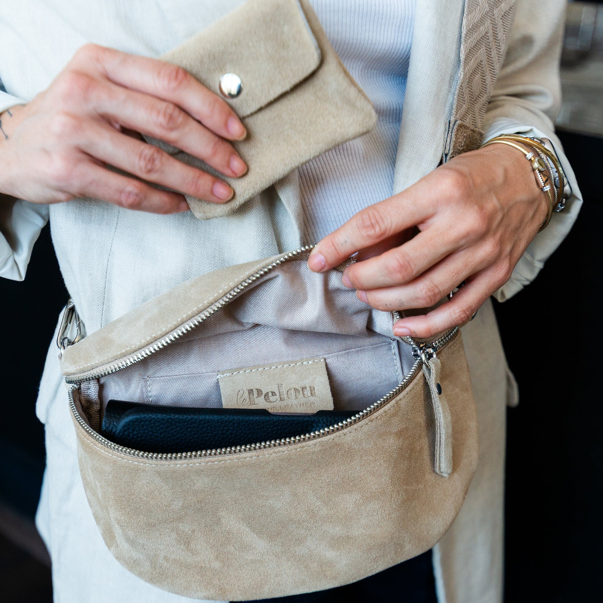 lePelou Bauchtasche aus Wildleder beige für Frauen in vielen Größen